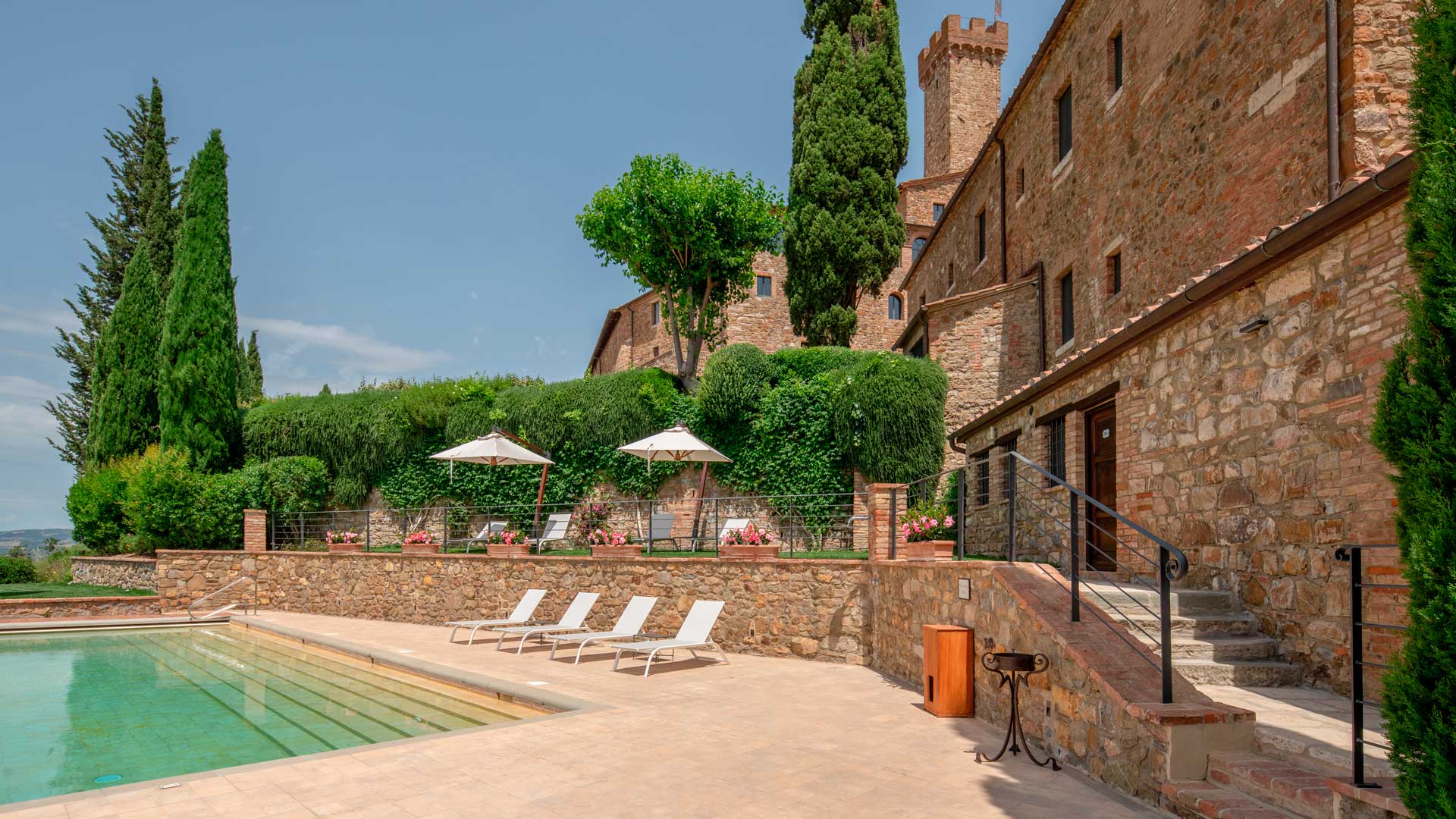 ¿Ganas de la Toscana italiana? Hospédate en Castello Banfi Wine Resort