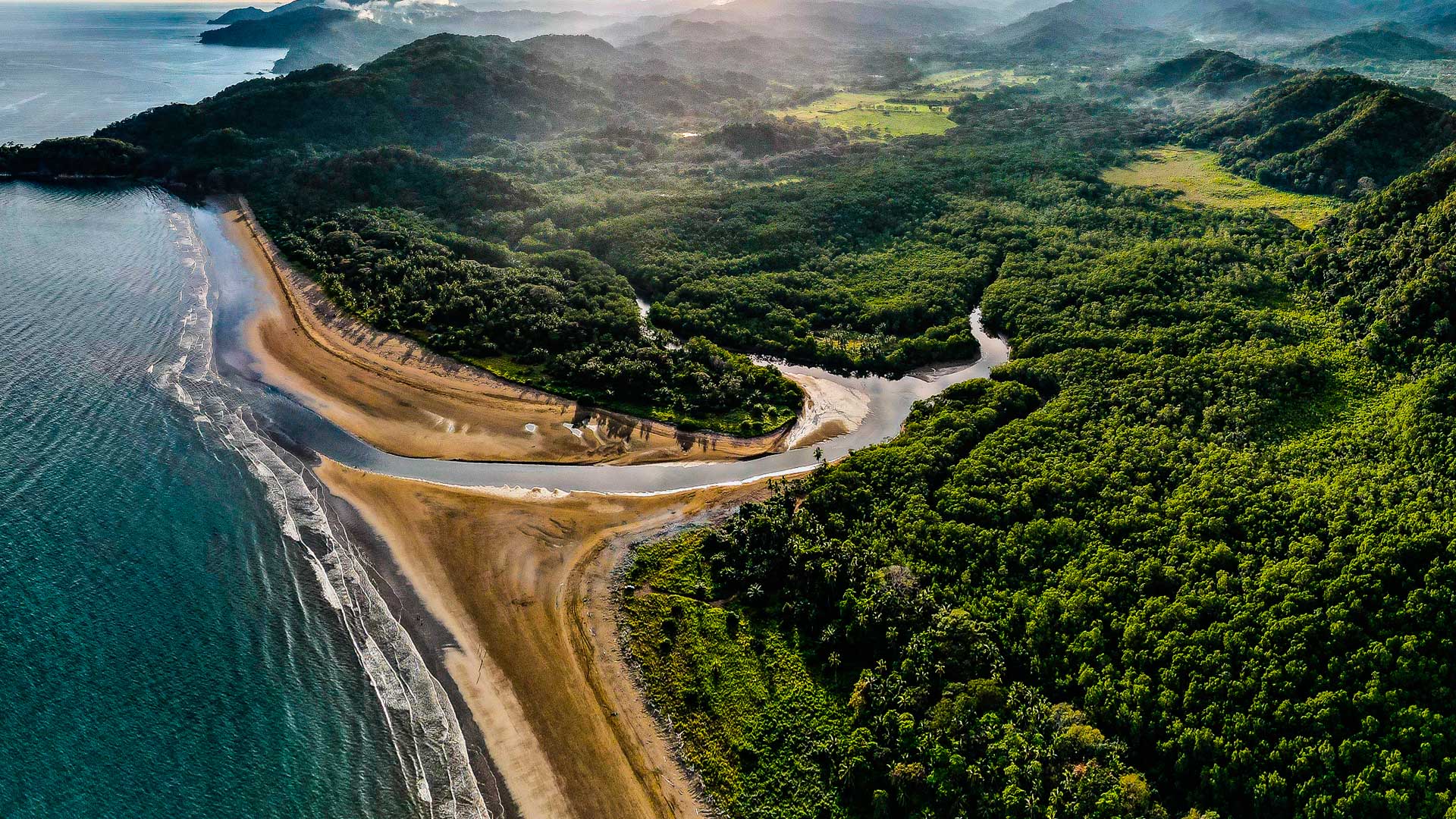 Descubre la riqueza natural de Costa Rica: Playas y montañas que son Pura Vida
