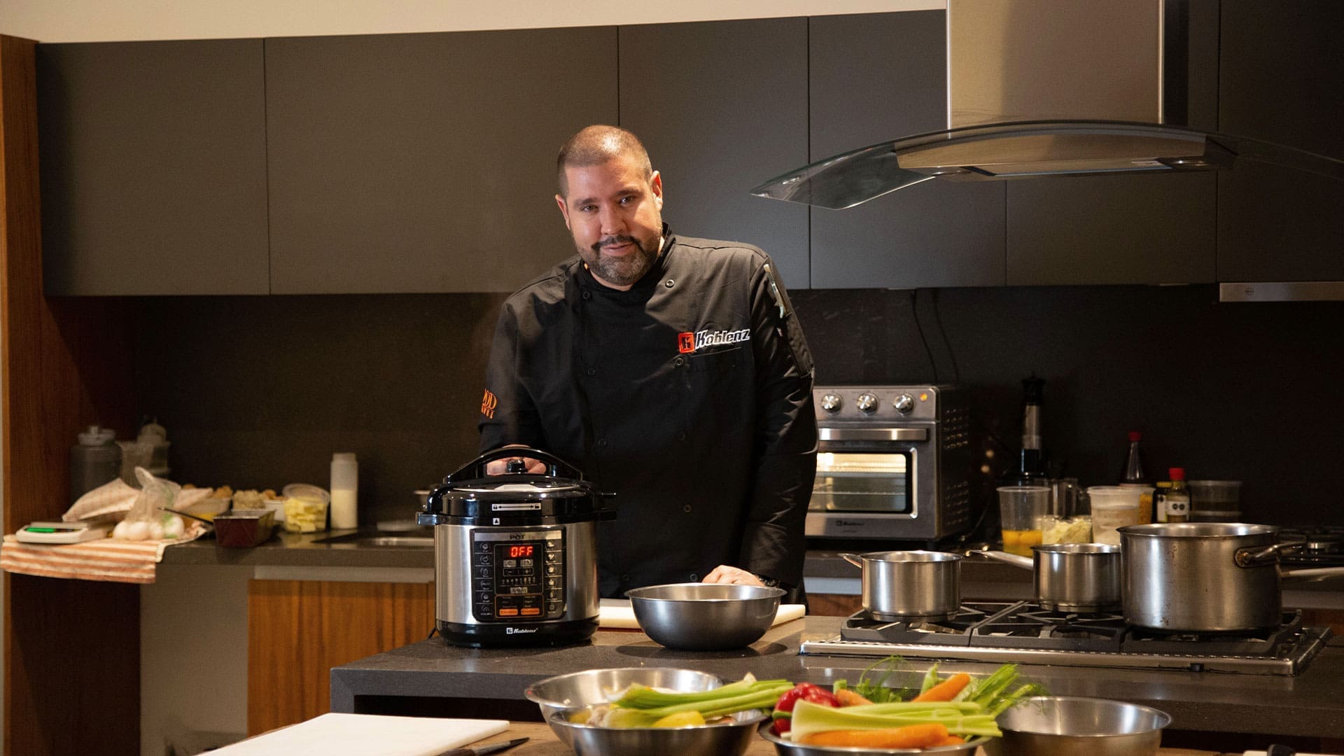 La cena está lista con los electrodomésticos Koblenz y el chef Abel ...