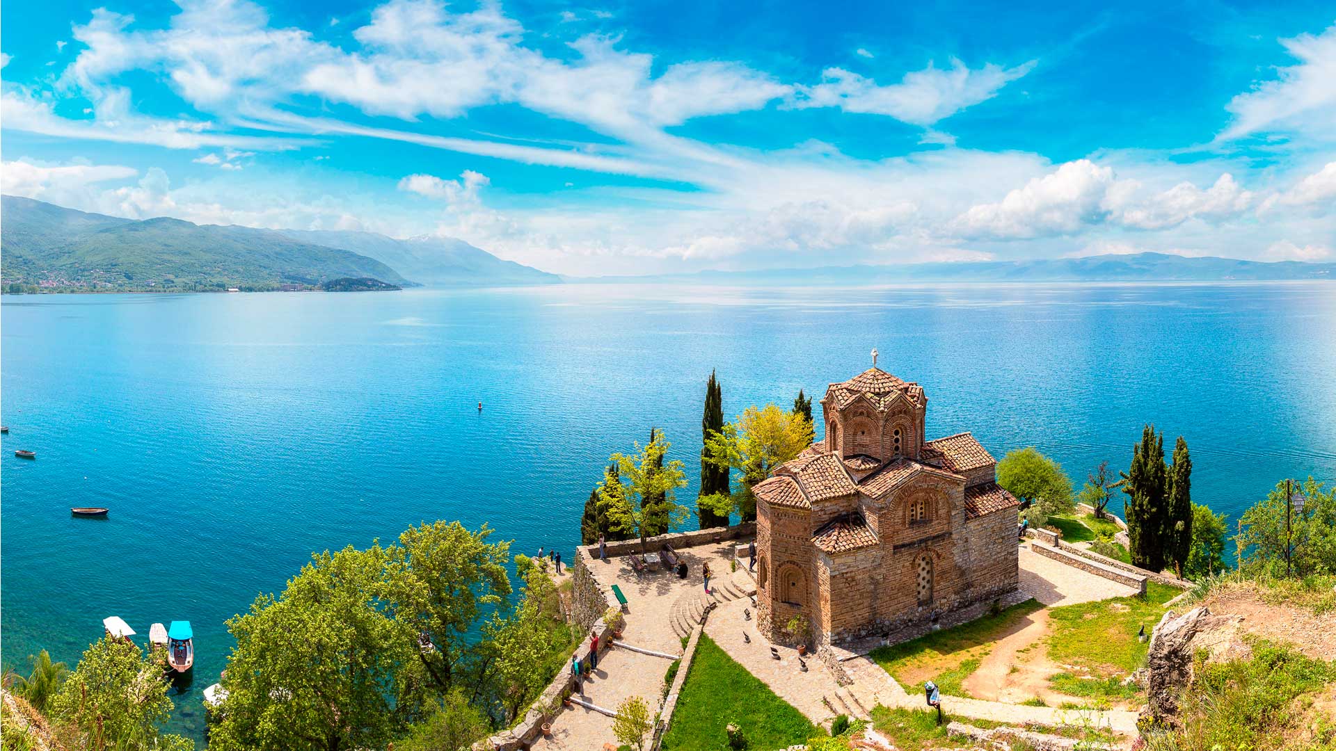 5 lagos más asombrosos del mundo: qué hacer y dónde hospedarse