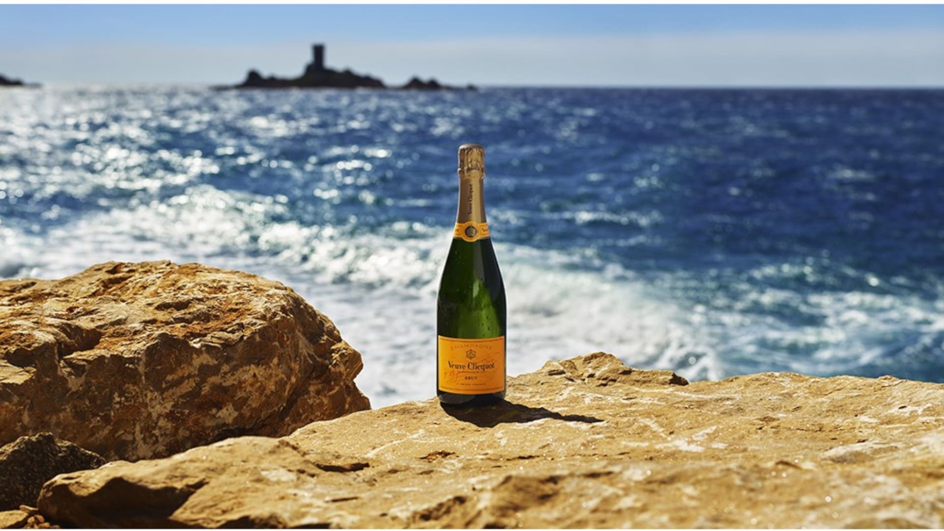 Champaña submarina con Veuve Clicquot