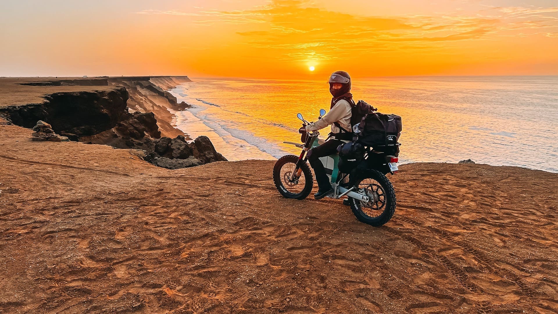 Sinje Gottwald: primera mujer en cruzar África en moto eléctrica