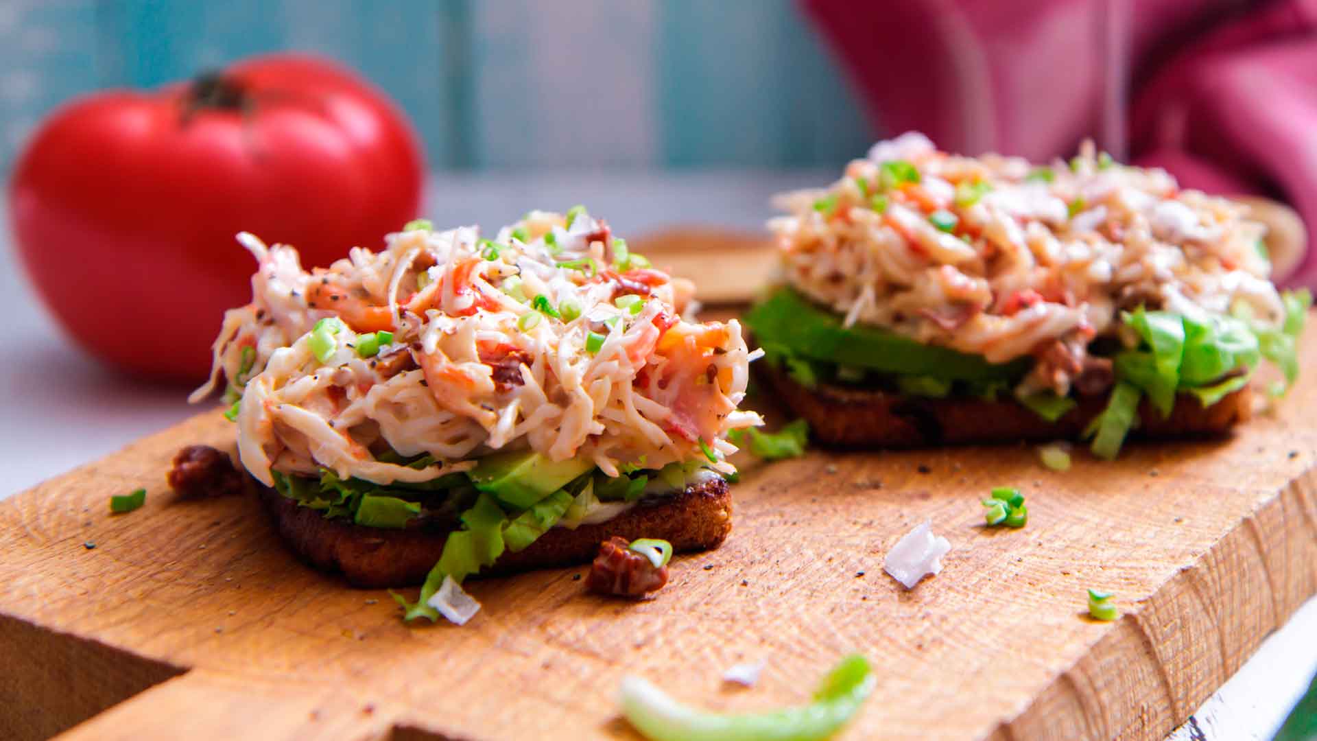 Prepara tostadas de jaiba y atún con el chef Alfonso Coronado