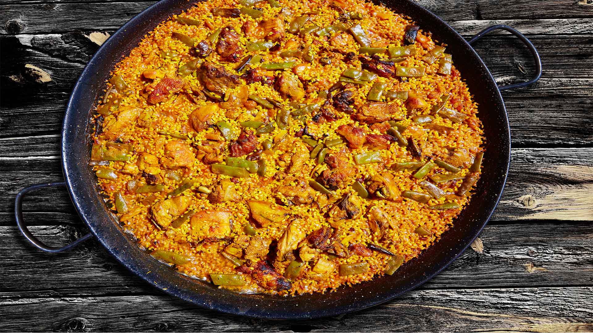 Cocineros mexicanos hacen la mejor paella del mundo