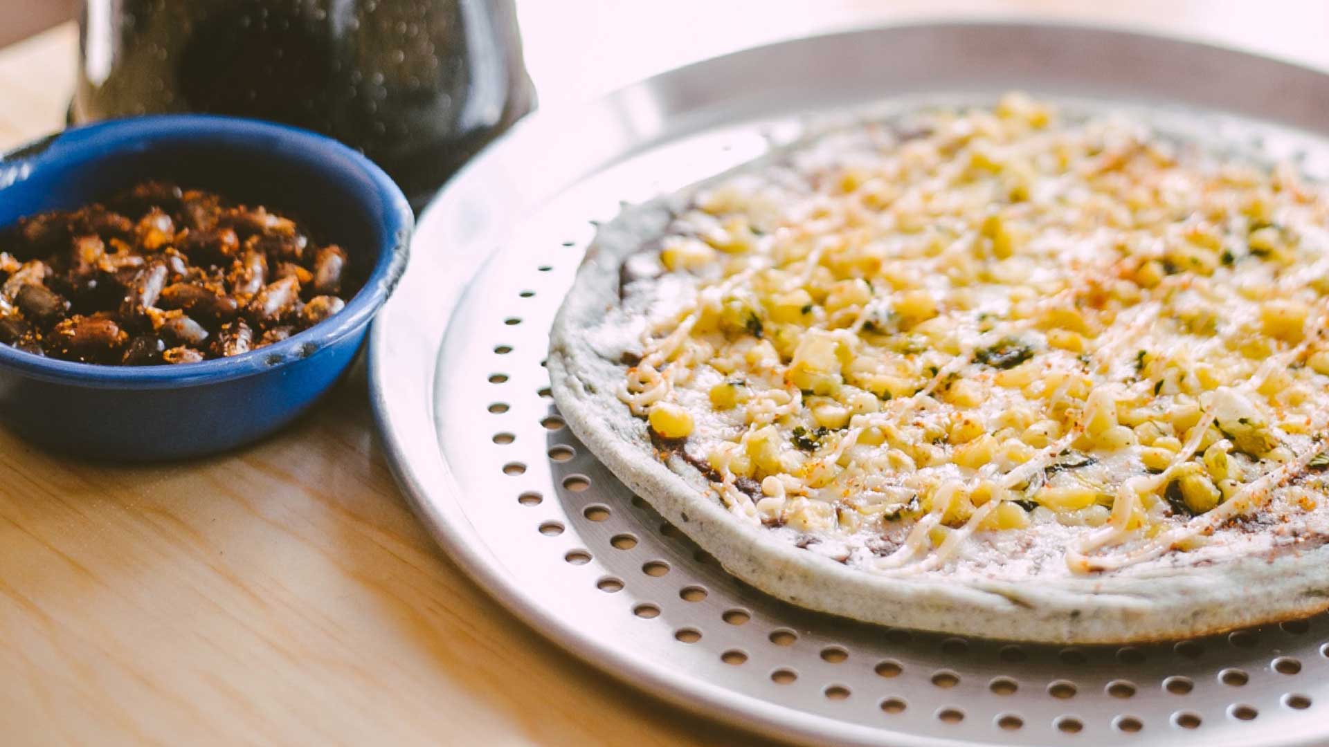 Pixza, la pizzería con alma social y creaciones de masa azul | Food and ...