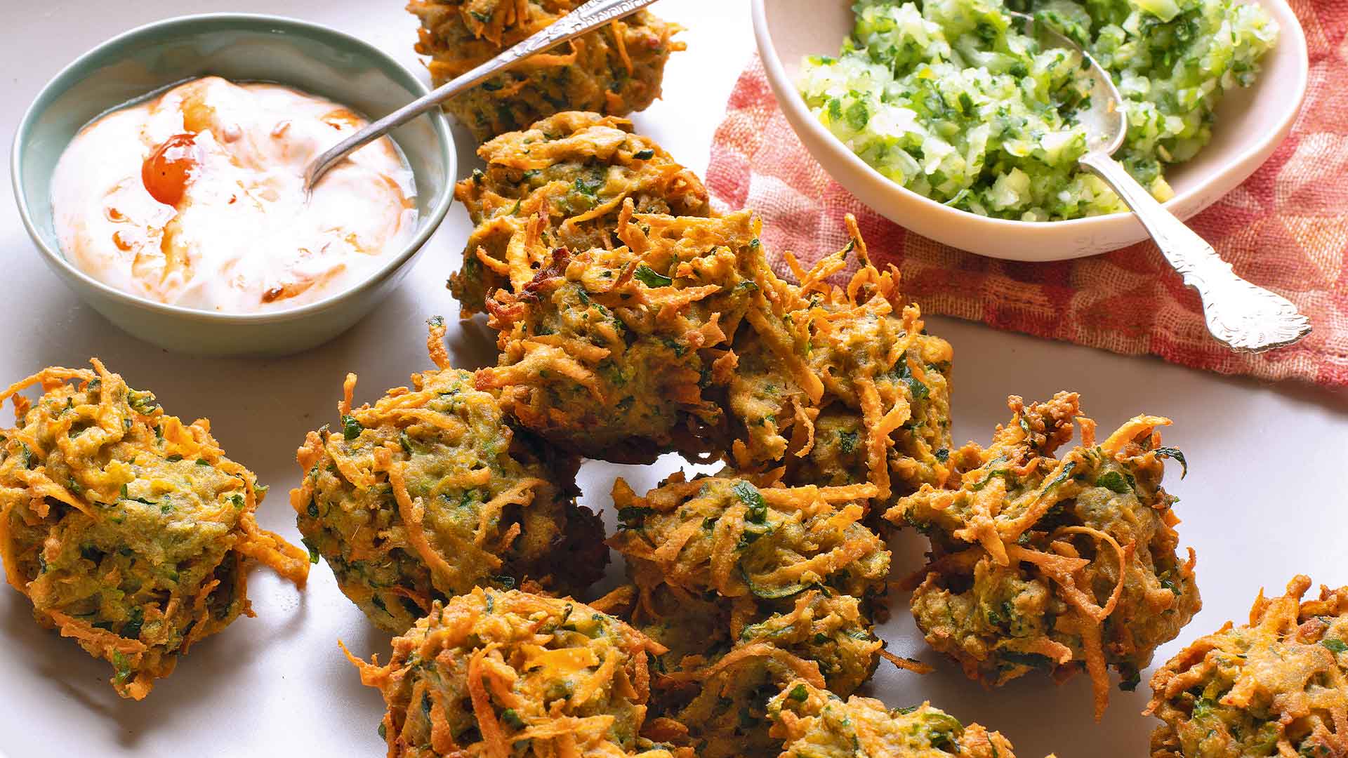 Receta de frituras de vegetales especiados con relish y chutney de ...