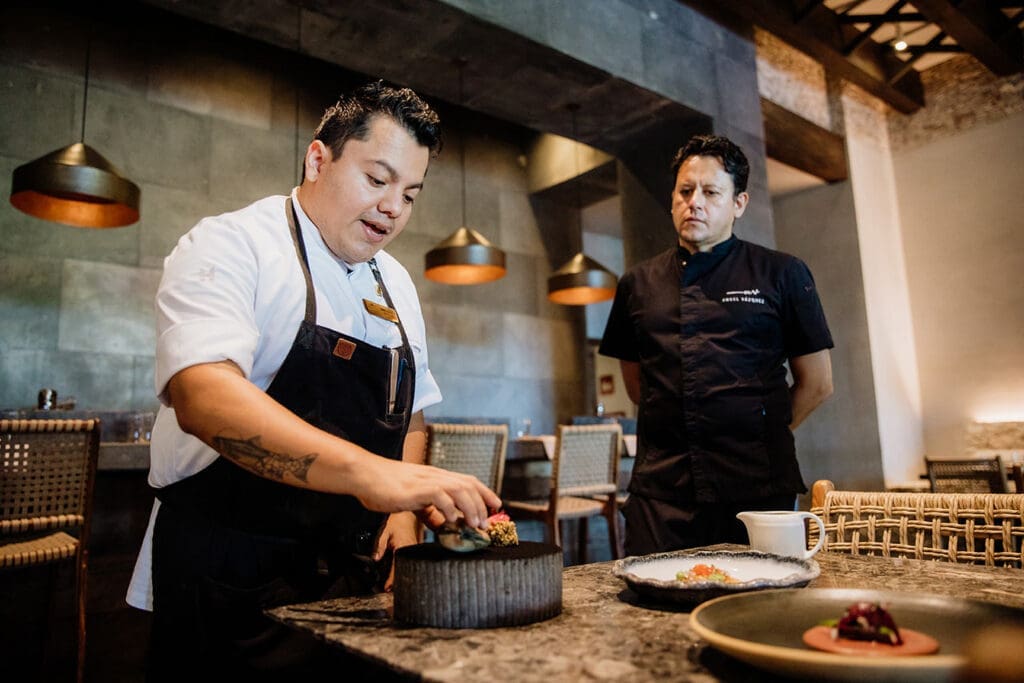 Chef Ángel Vázquez conquista Riviera Maya con experiencia de lujo