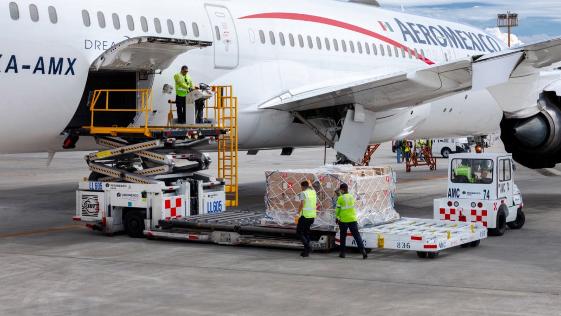 ¿Paquetería express? Usa el servicio 12 + 12 de Aeroméxico Cargo