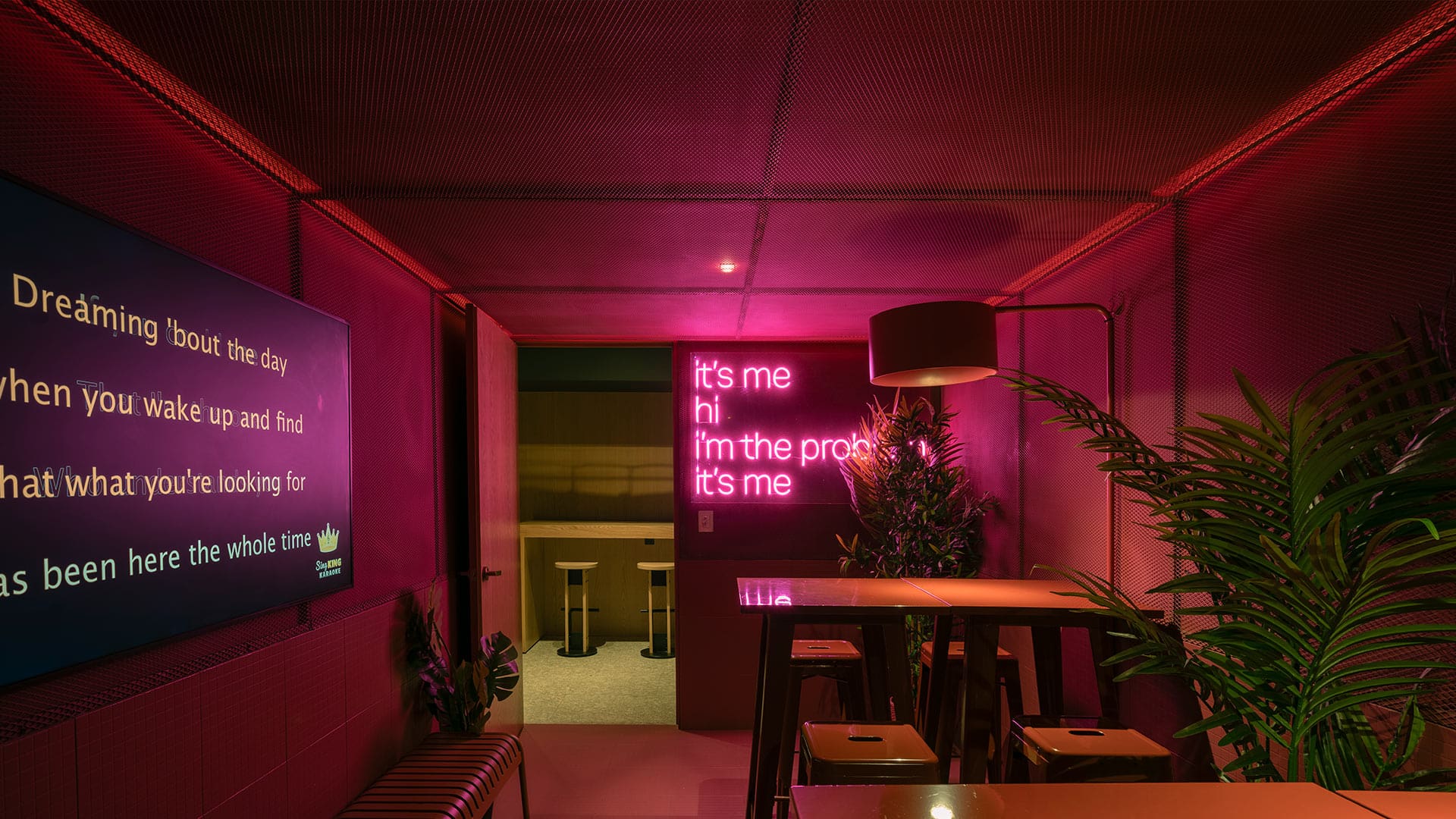 Canta en la tina y come street food de Seúl en este karaoke coreano